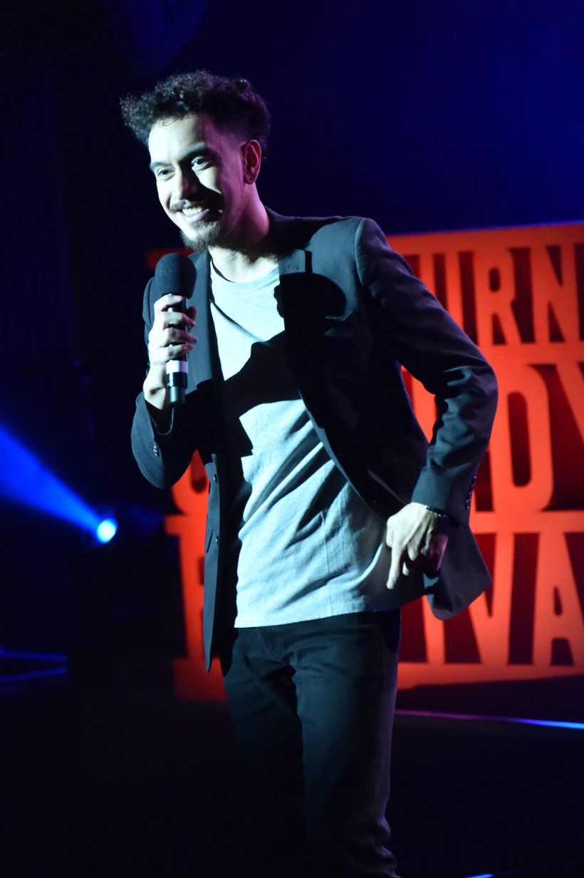 Samoan comedian touches on Pacific issues at Melbourne Comedy Festival ...