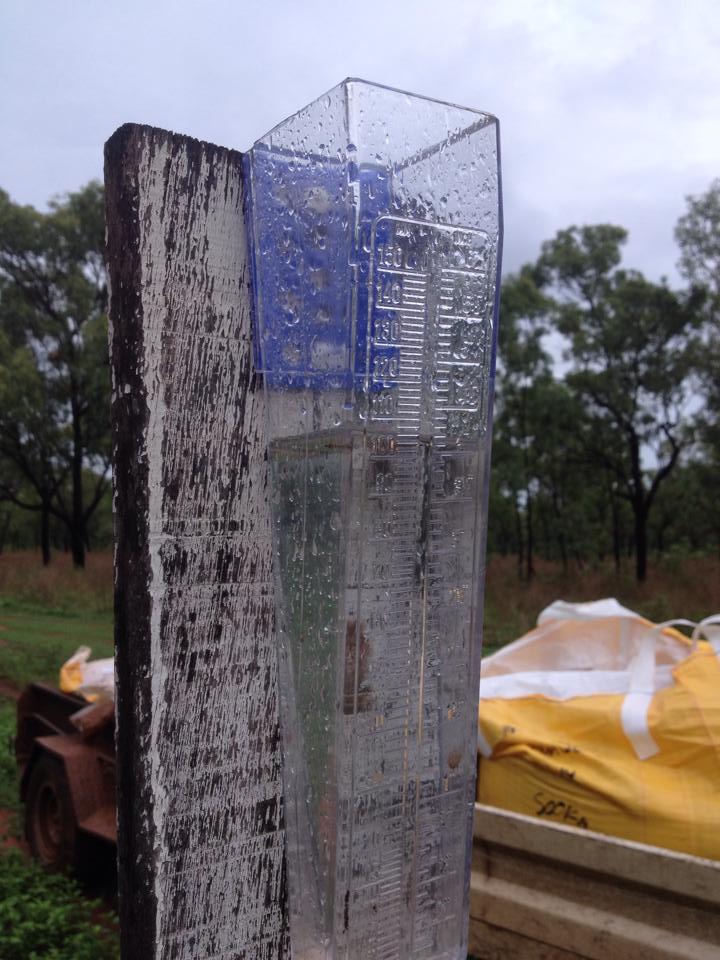 Tropical low sends rain into Central Australia - ABC News