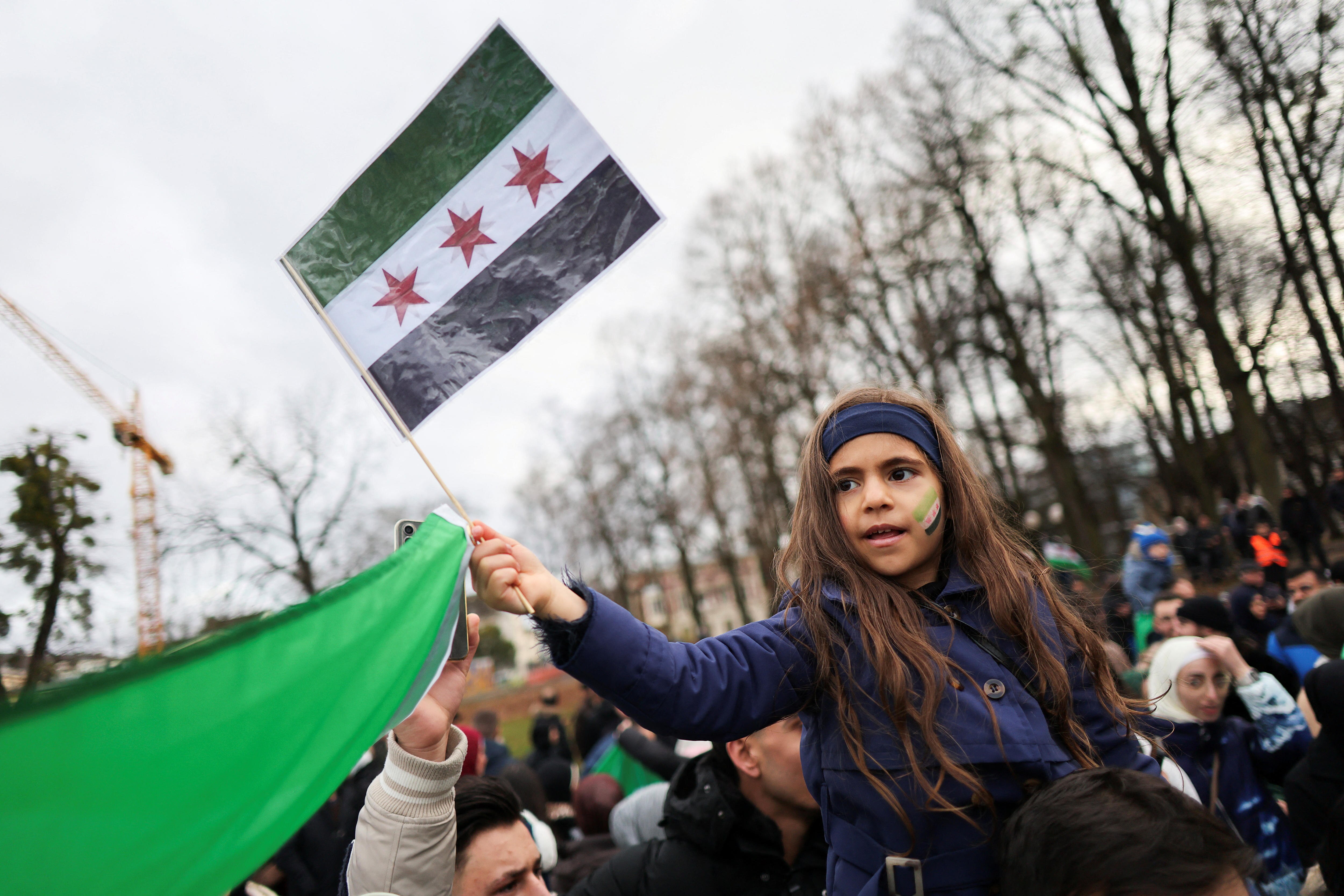 Syrian refugees make the journey home after Assad flees - ABC listen