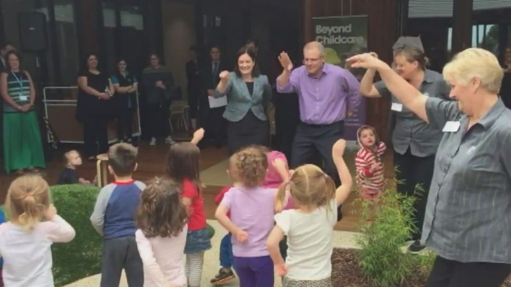 Minister shows off his wombat wobble - ABC News