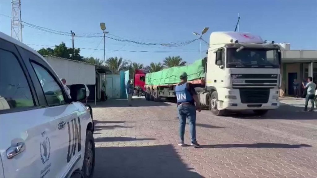WFP says it has 40 trucks waiting by the border to enter Gaza - ABC News
