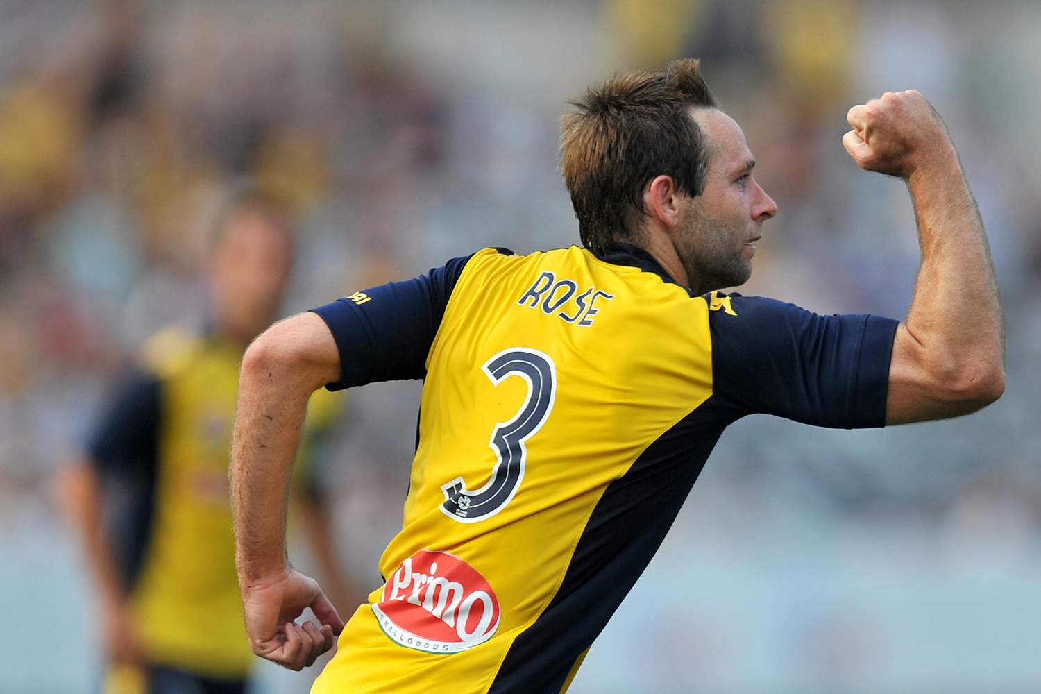 Mariners beat Adelaide to go top - ABC News