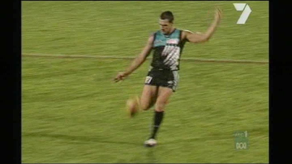 Ex-AFL star 'tried to strangle' woman - ABC News