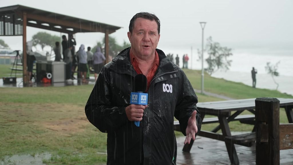 Byron Bay residents prepare for Tropical Cyclone Alfred - ABC News