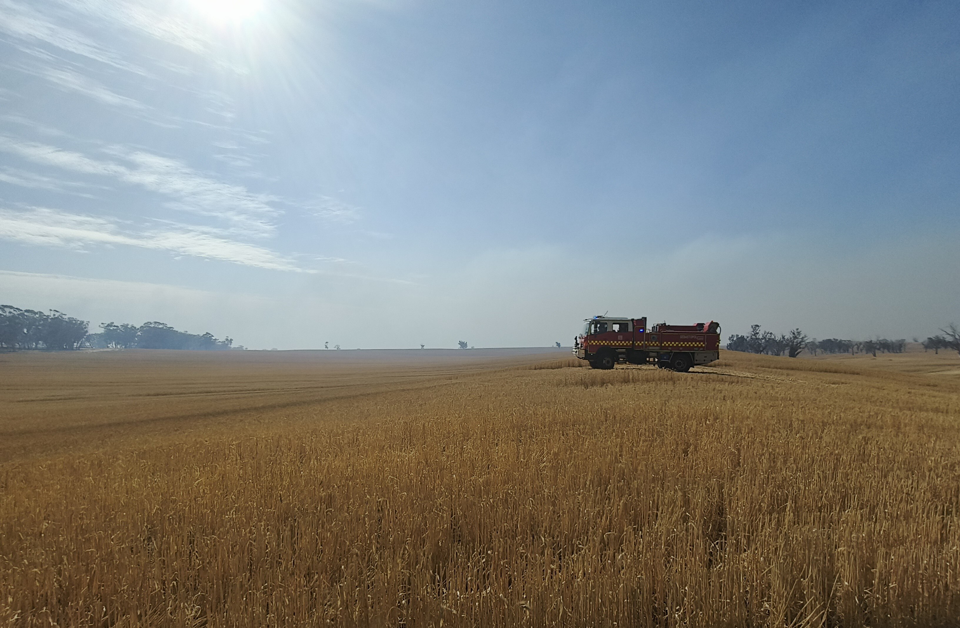 Bushfires continue to burn but heatwave ending in southern Victoria ...