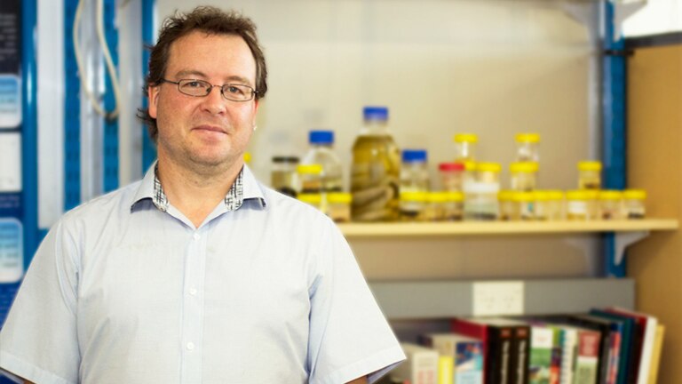 Survivor of bite from eastern brown snake reunites with the tradies who ...