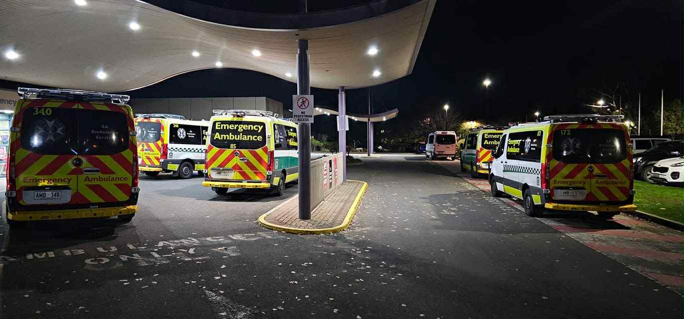 Ambulances queued outside Mount Gambier Hospital 'not ramping', SA ...