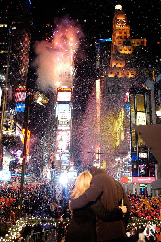 New Yorkers flock to Times Square for New Year - ABC News