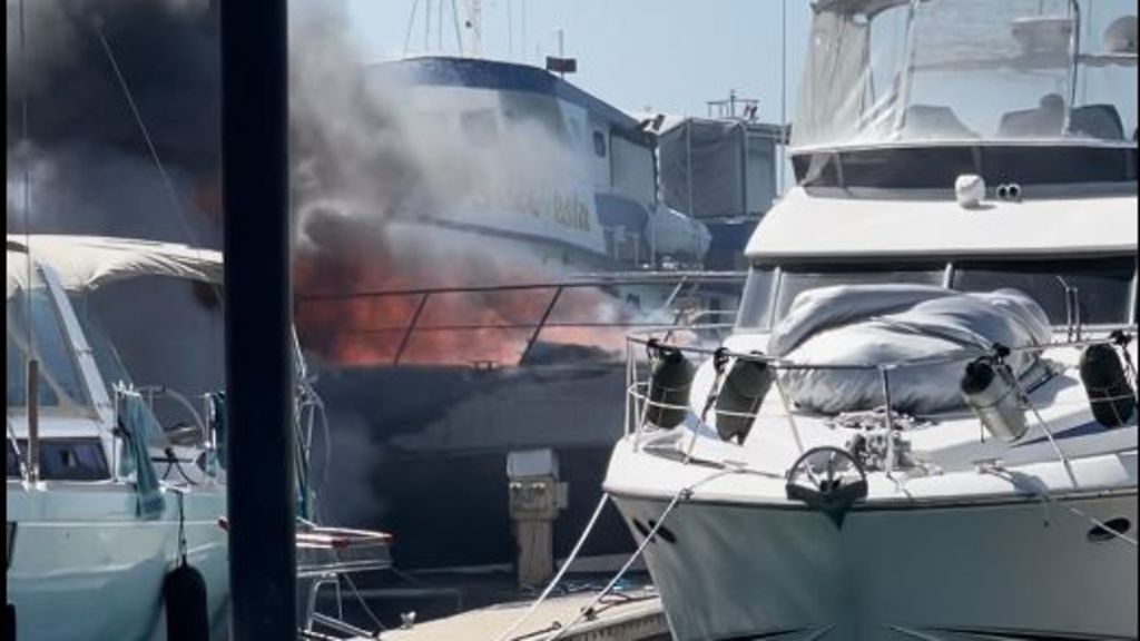 Boat destroyed in marina fire - ABC News
