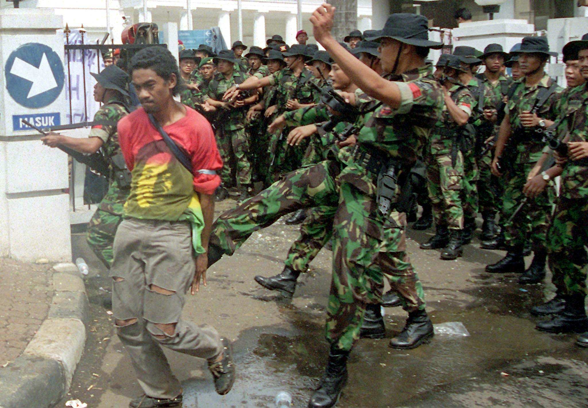 Timor-Leste independence vote anniversary celebrated by young and old ...