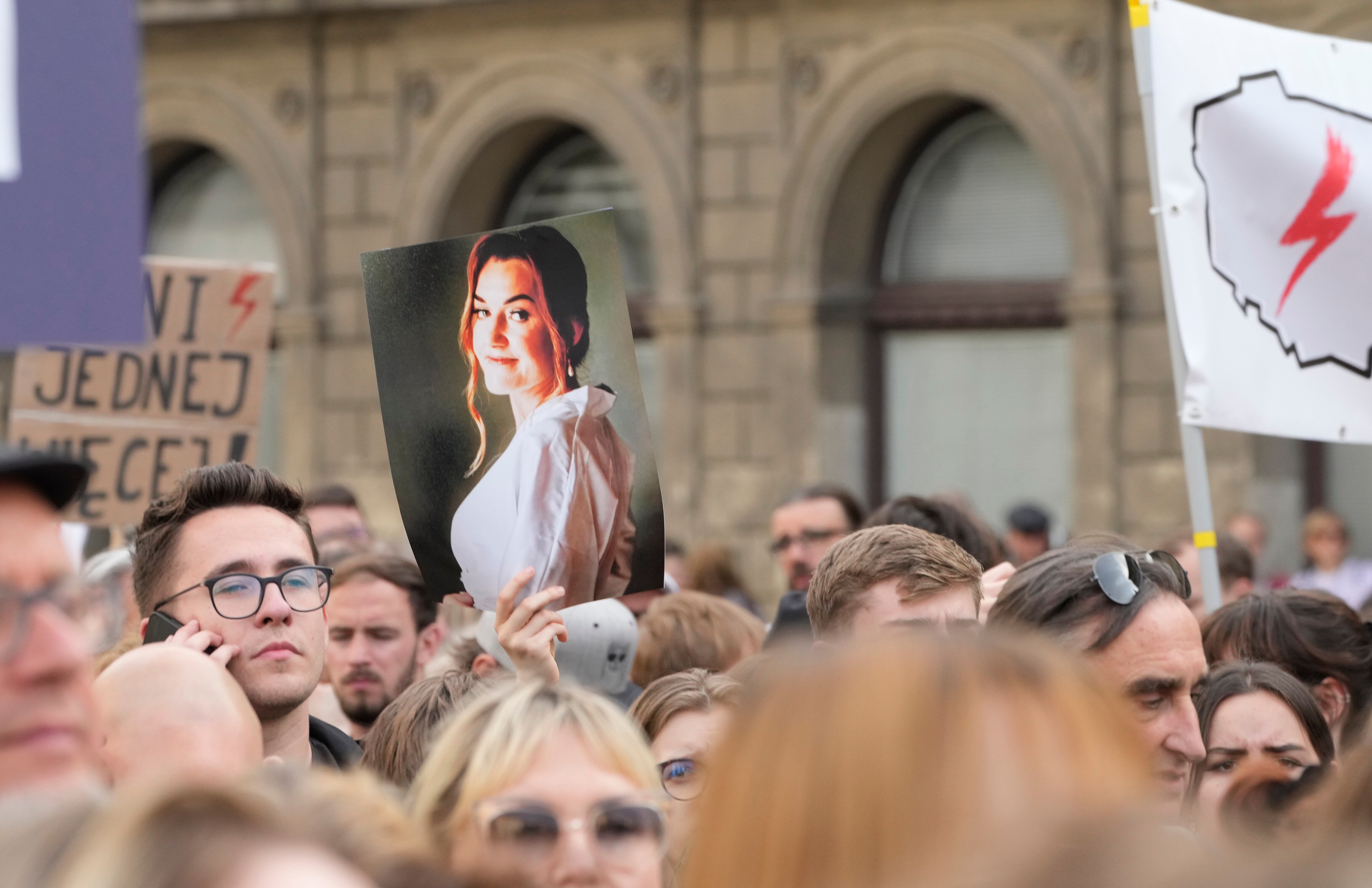 Thousands protest in Poland against strict abortion law after pregnant ...