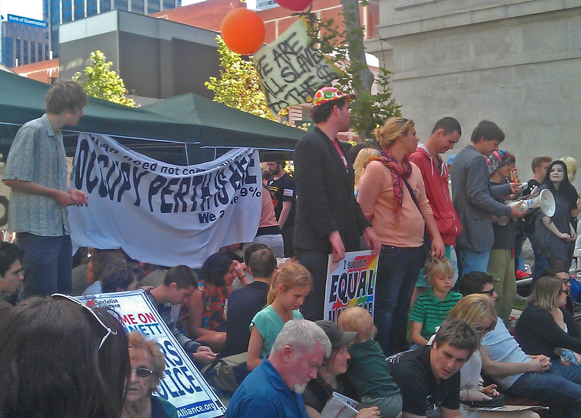 Occupy Perth protesters defy law to put up tents - ABC News