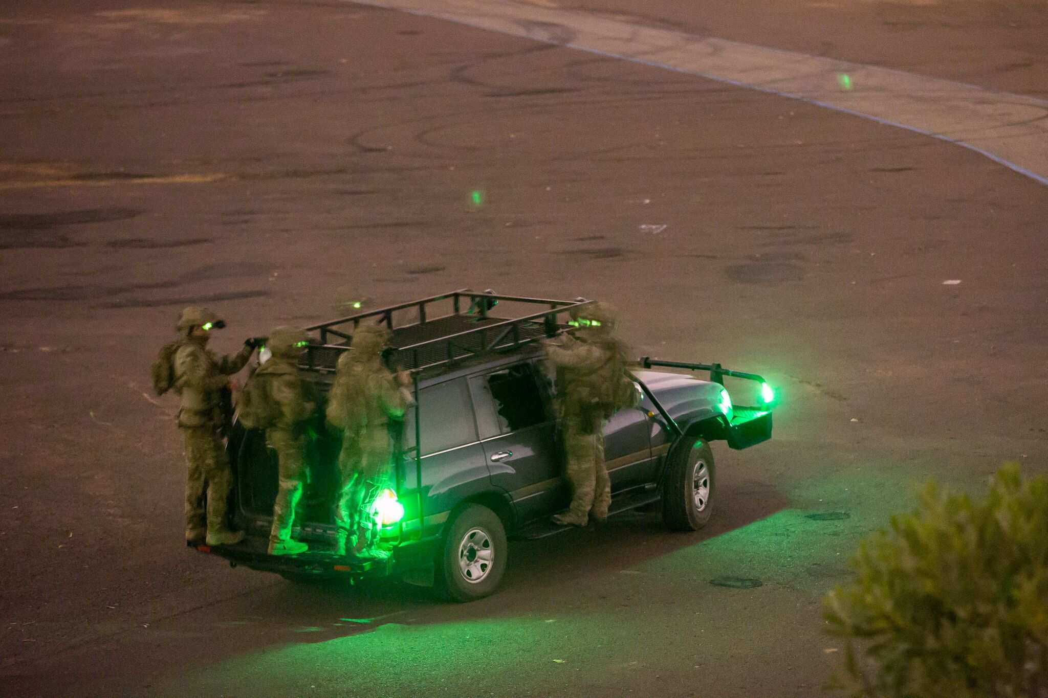 Special forces soldiers mount mock attack in Darwin for Talisman Sabre ...