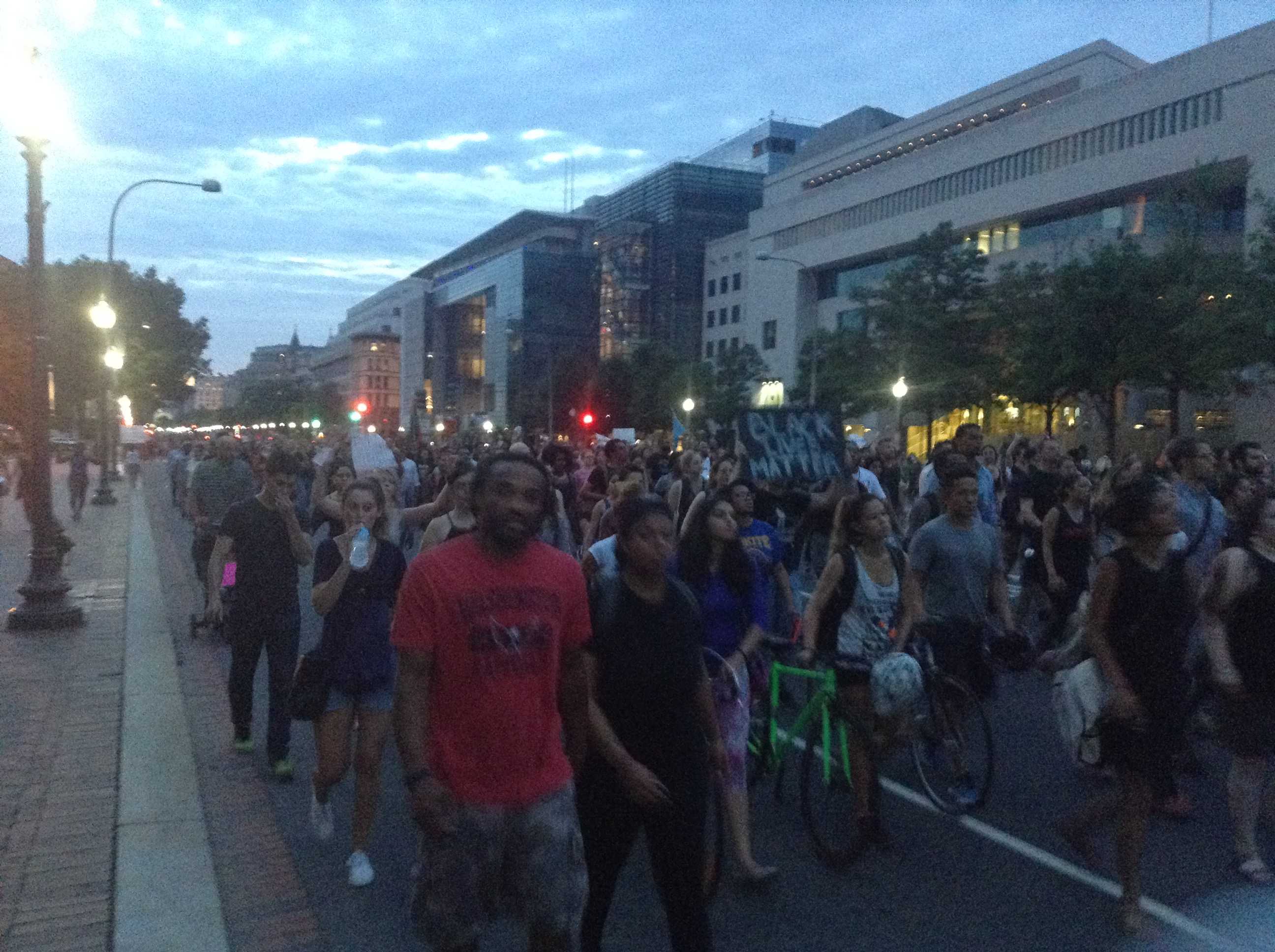Thousands march in Washington DC to protest against police racism - ABC ...