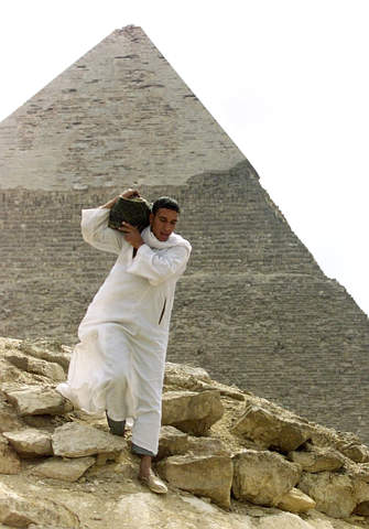 Did slaves build the pyramids? - ABC Sydney