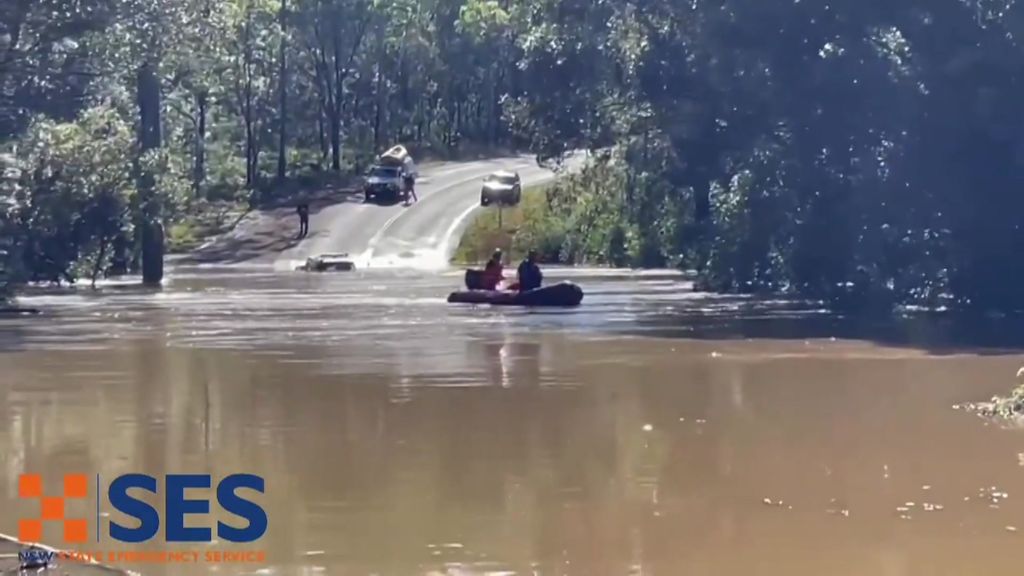 Video captures flooding at Bluff Bridge crossing in Glenreagh - ABC News
