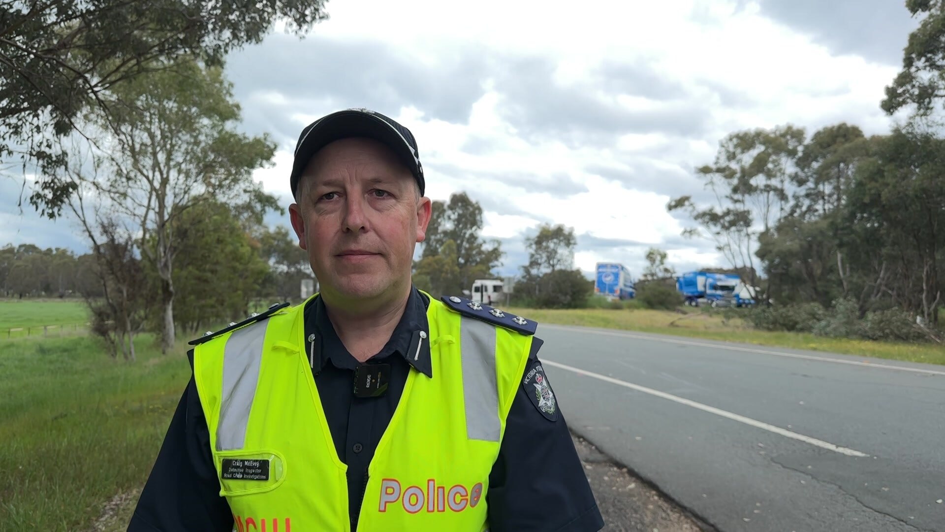 Truck driver dies in fiery Hume Freeway crash near Wangaratta - ABC News