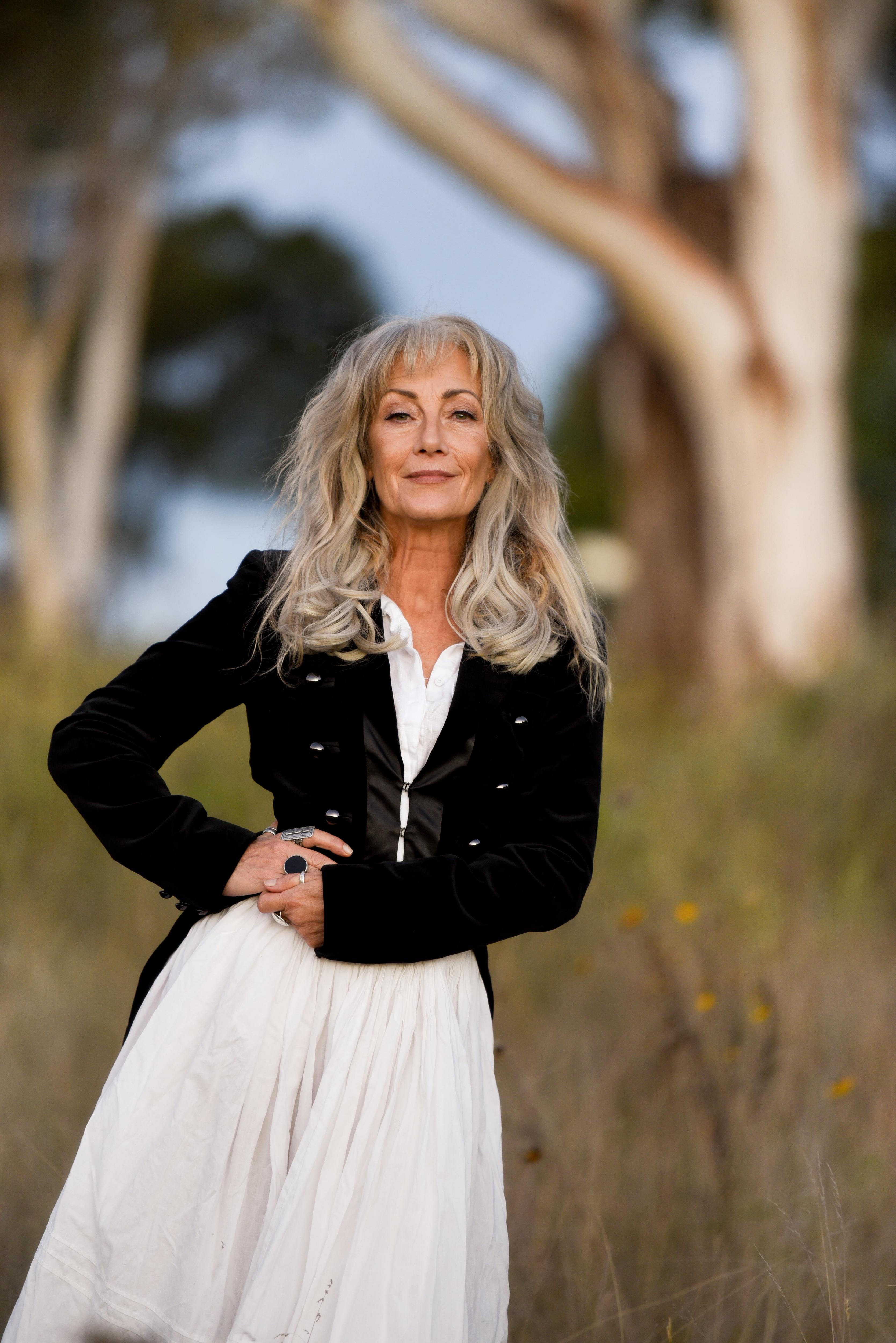 The broken car that got Wendy Matthews to Australia - ABC listen