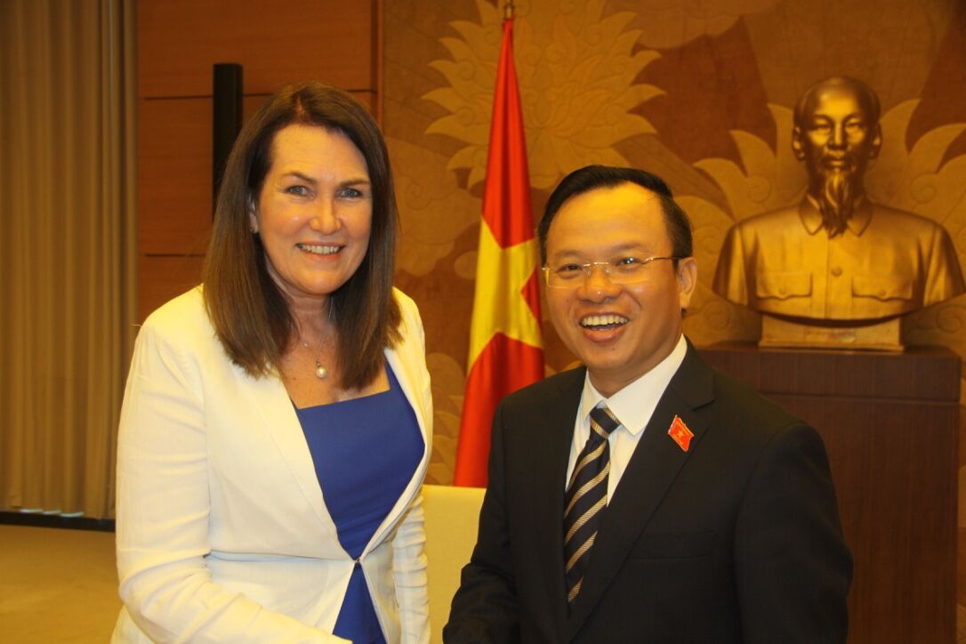 Fresh from Vietnam, Senator Deb O'Neill blasts Abbott government for ...