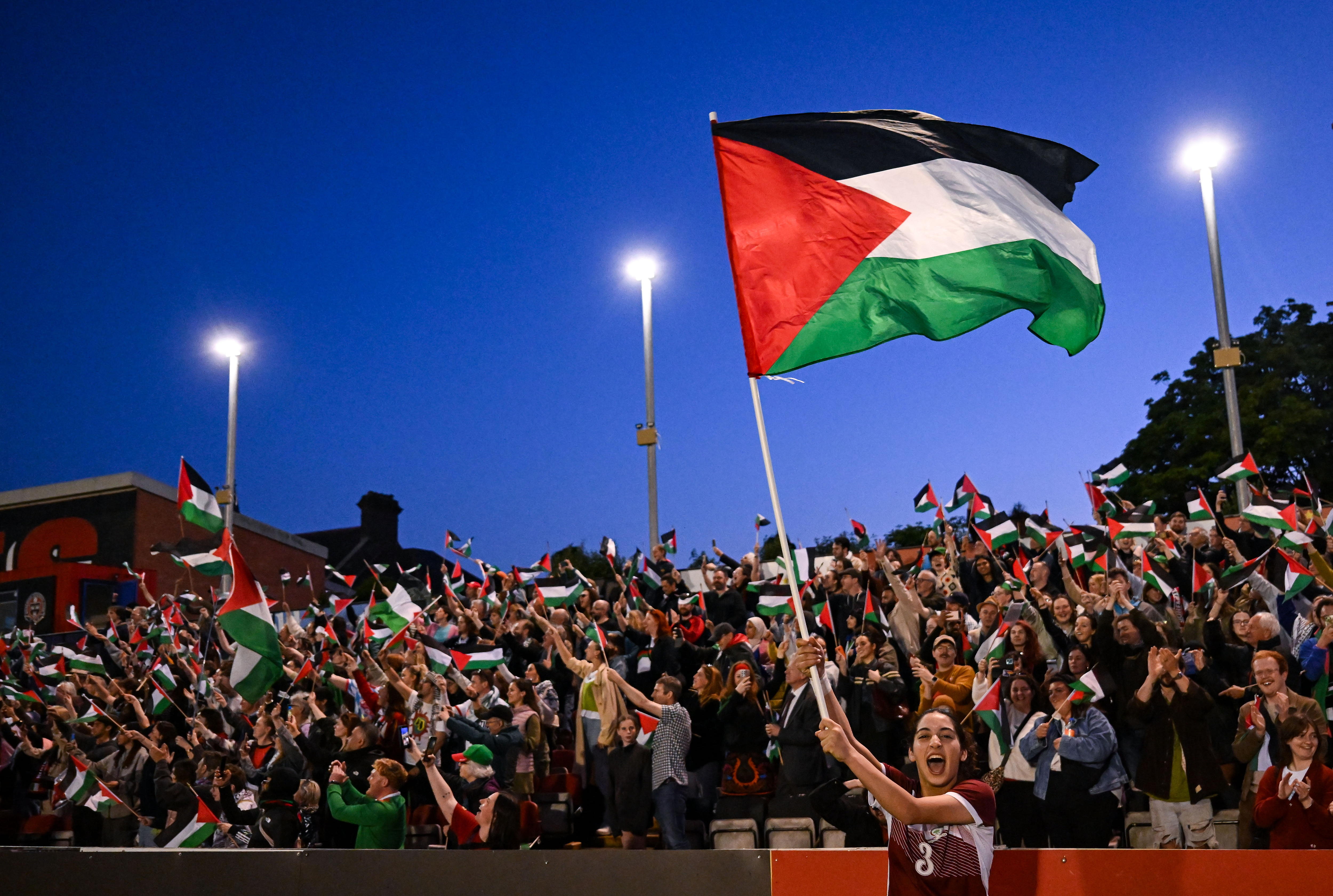 One-armed surfer Bethany Hamilton on 'disabled' athletes and the ...