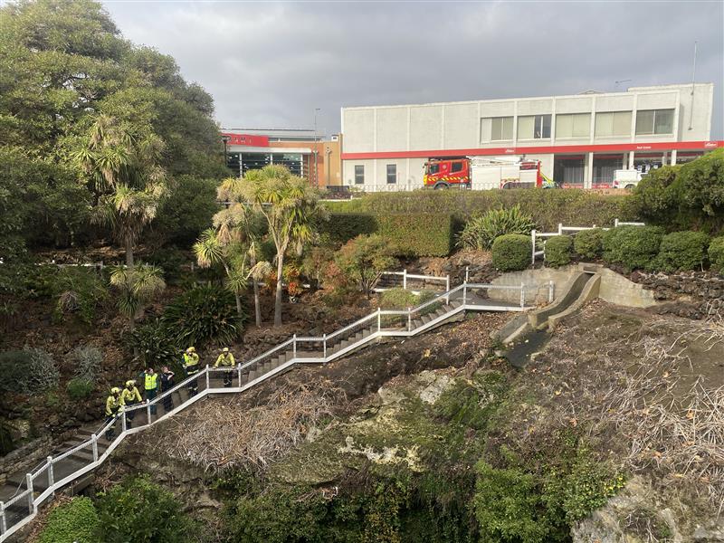 Man rescued from bottom of Cave Garden/Thugi sinkhole in Mount Gambier ...
