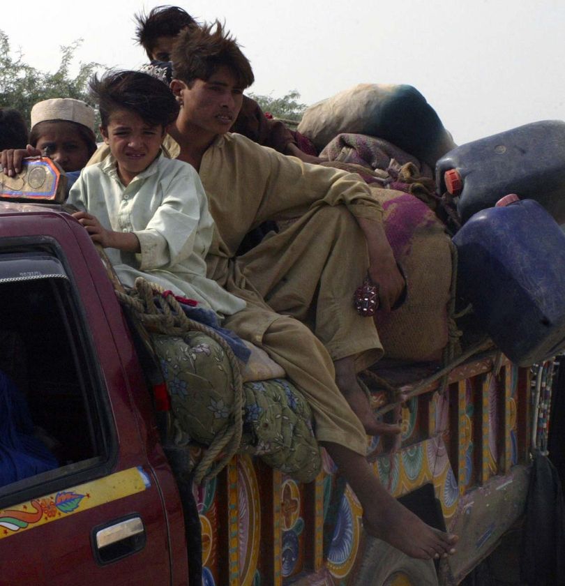90,000 flee as Pakistan troops advance on Taliban - ABC News