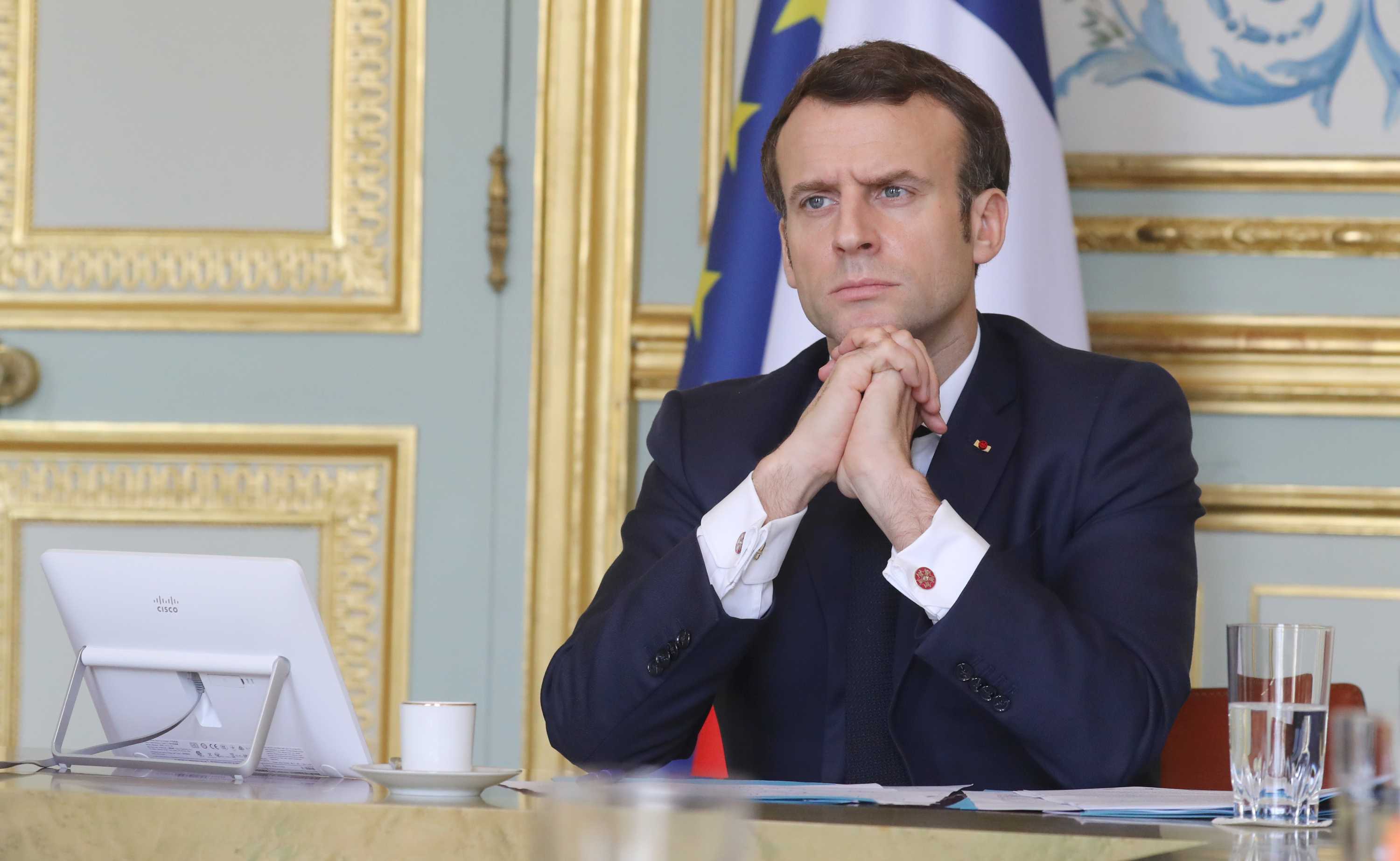 Macron meets rival parties after losing majority - ABC Radio National