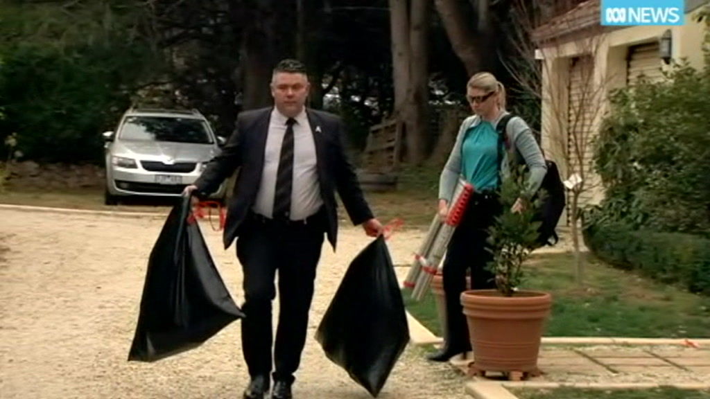 AFP leaves home where intelligence officer has been leaving - ABC News