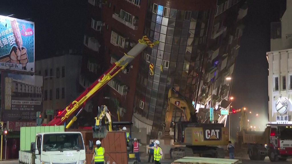 Firefighters clean up after earthquake in Hualien City in eastern ...