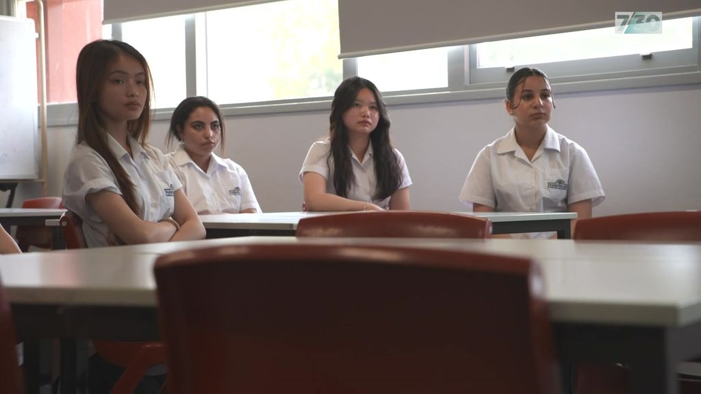 Teaching teenagers about the mysteries of money - ABC News