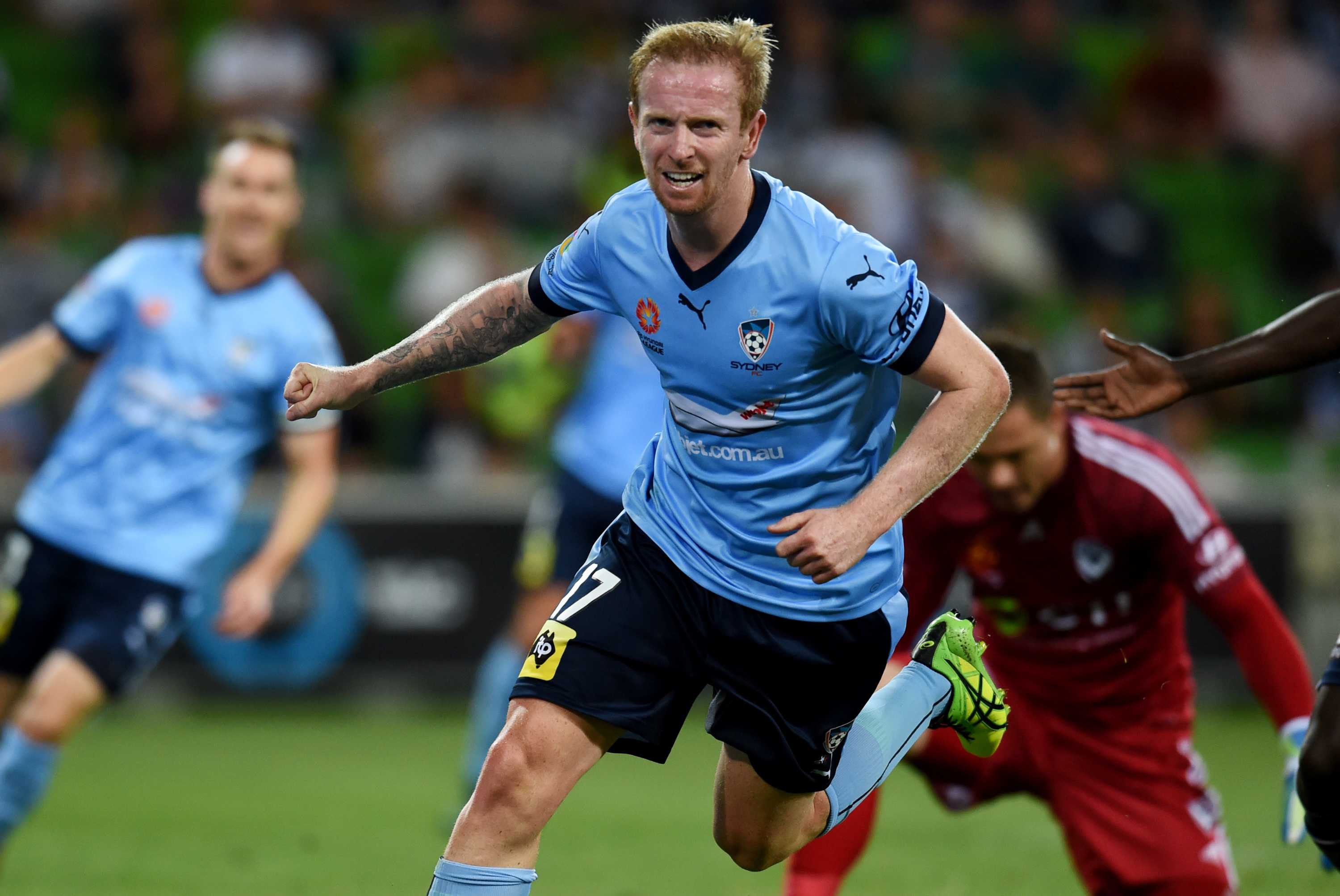 Melbourne Victory draw 1-1 with 10-man Sydney FC in physical encounter ...