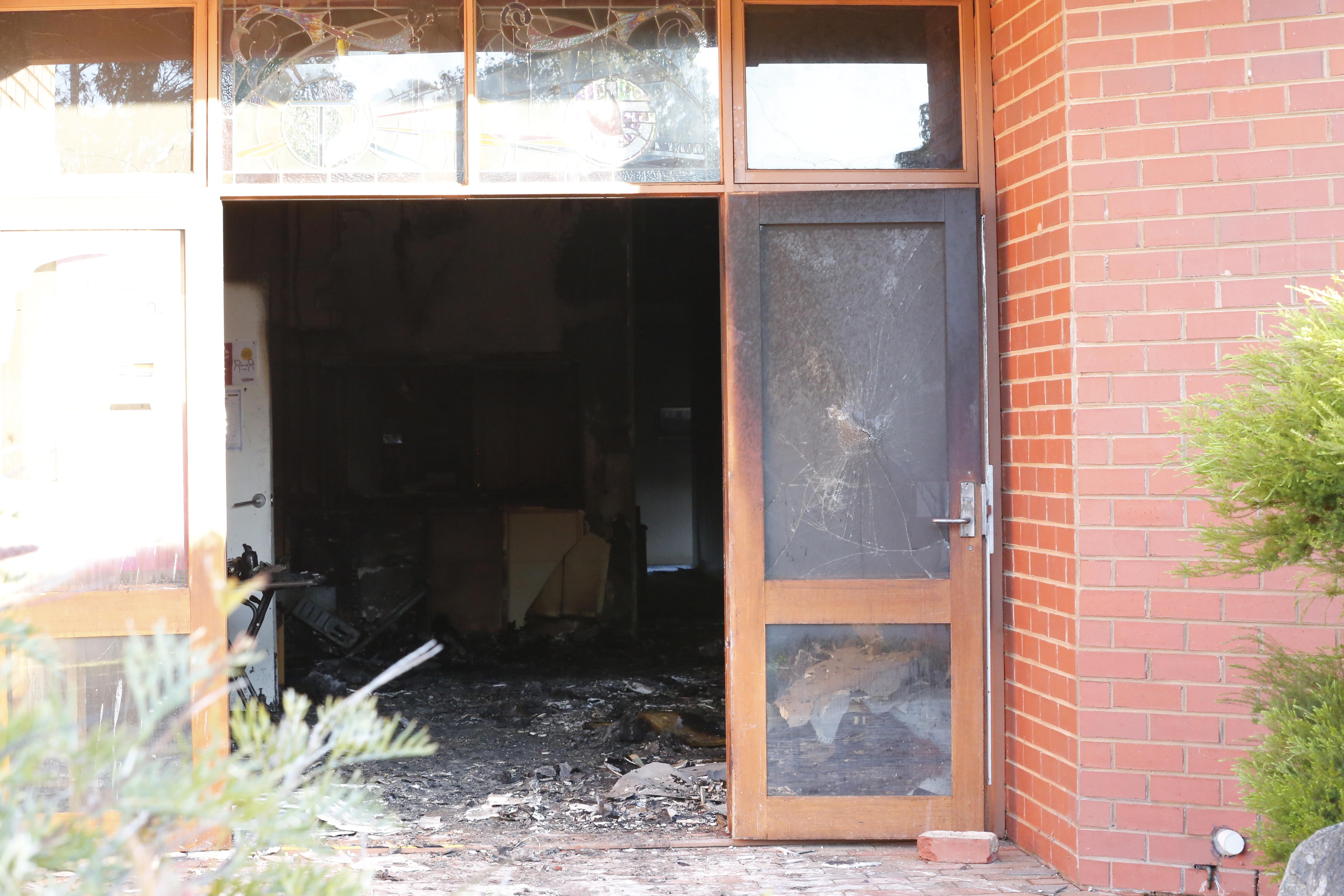 Fire destroys Kangaroo Flat Uniting Relief Centre - ABC listen