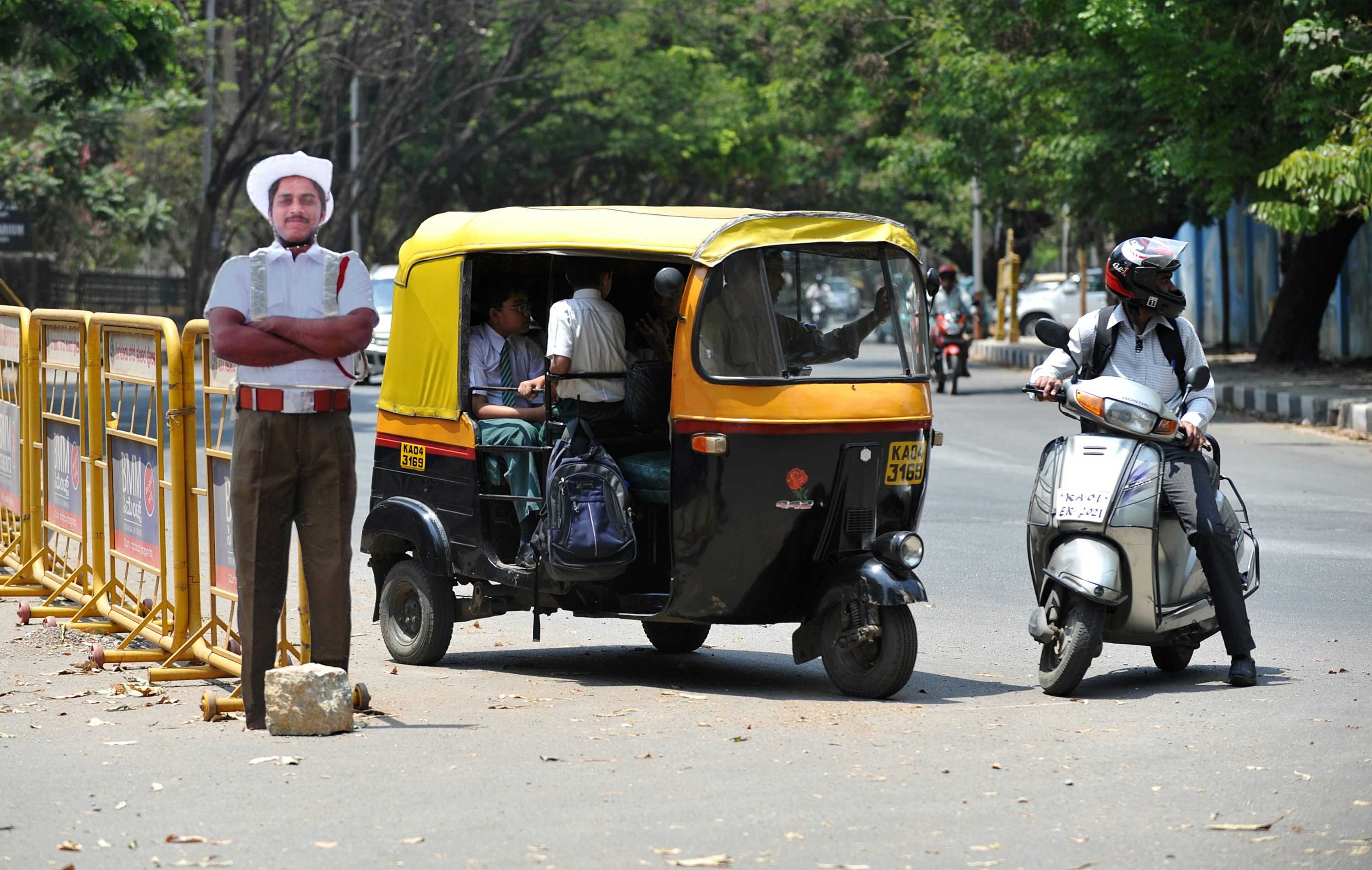 Cardboard cops on patrol in Bangalore - ABC News