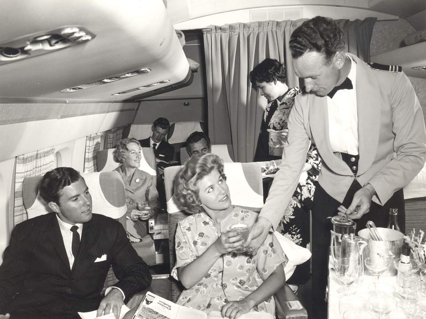 Smile and stay thin: Life as an air hostess in 1960s Australia - ABC News