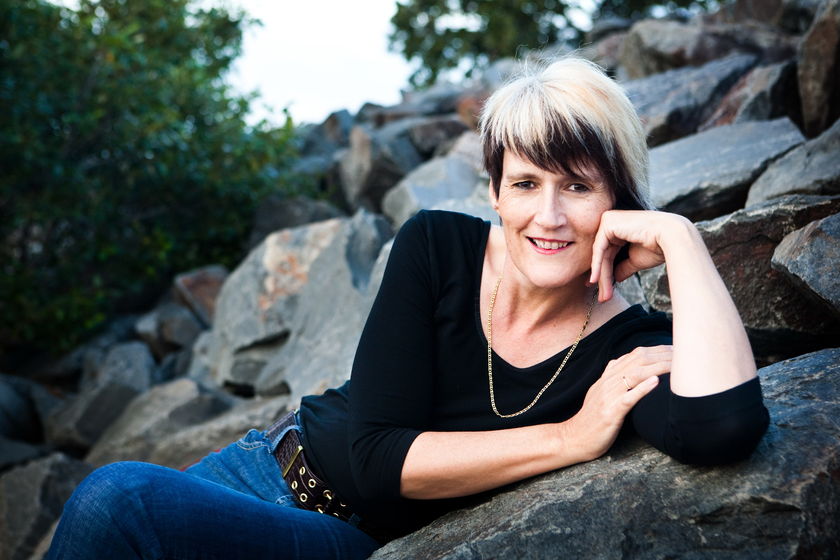 Aussie author uses Facebook to fight crime - ABC News