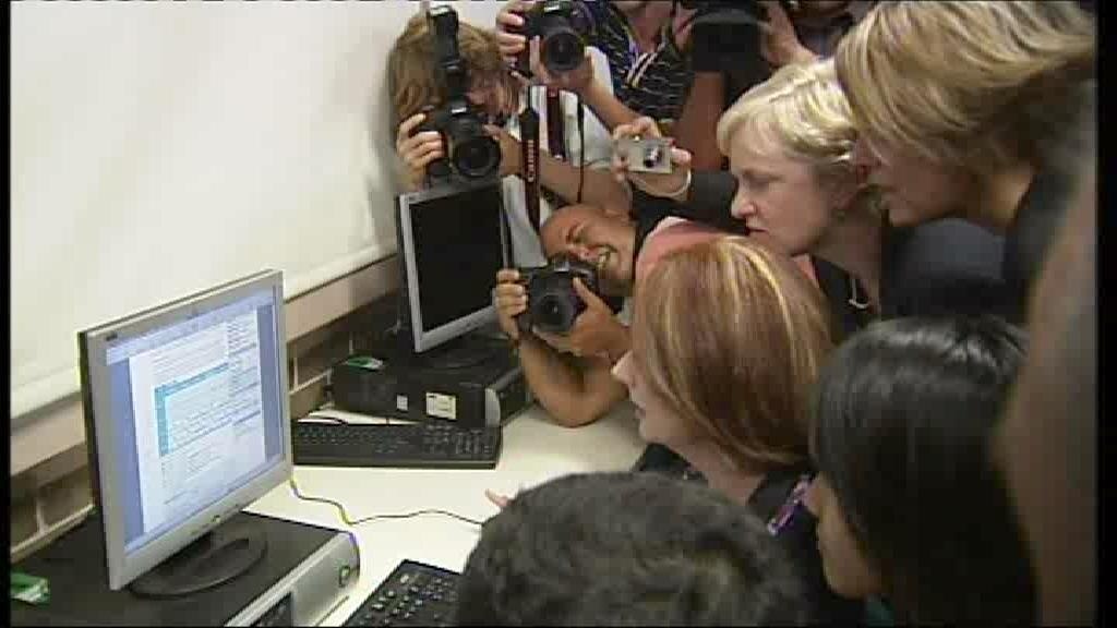 MySchool website still under criticism - ABC News