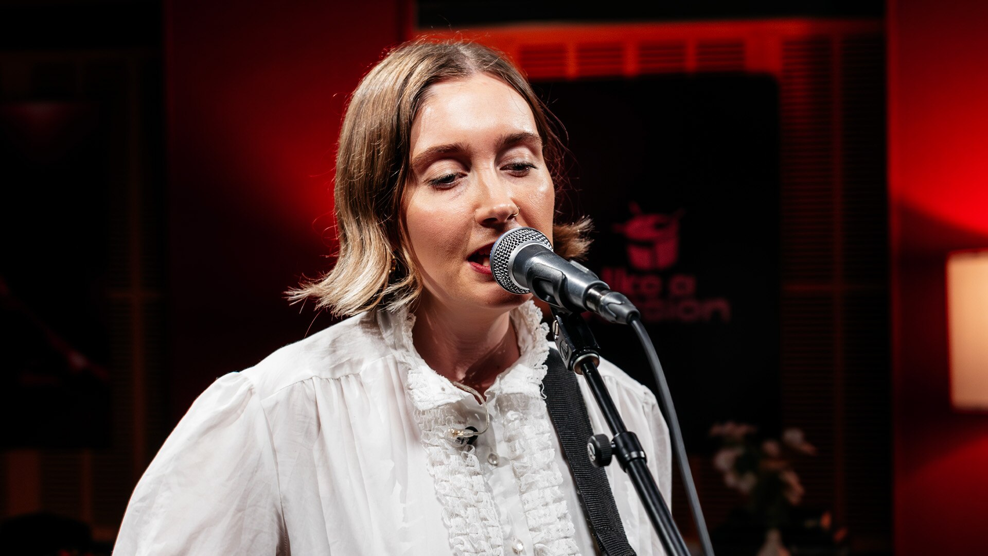 Asha Jefferies covers Spacey Jane's ‘Booster Seat’ for Like A Version ...