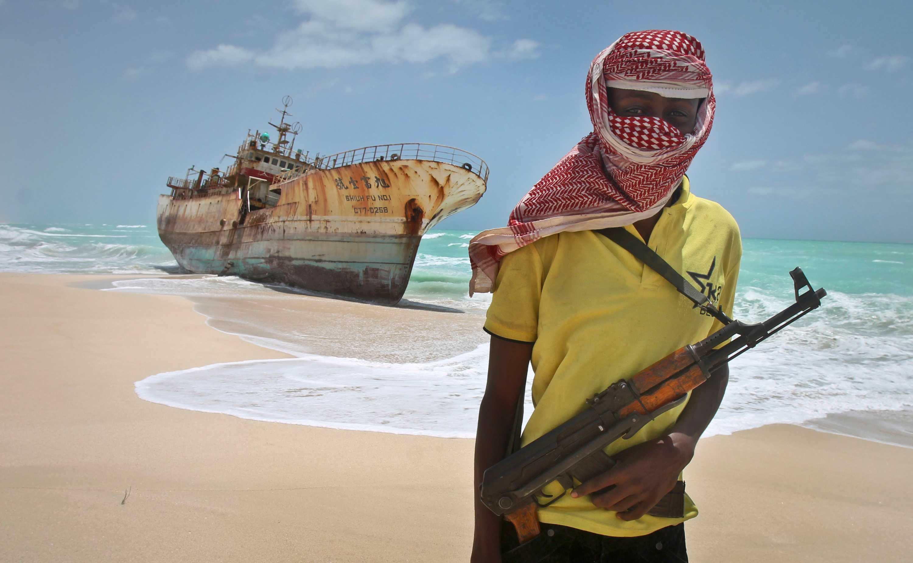 Somali pirates hijack Sri Lankan oil tanker with eight on board ...