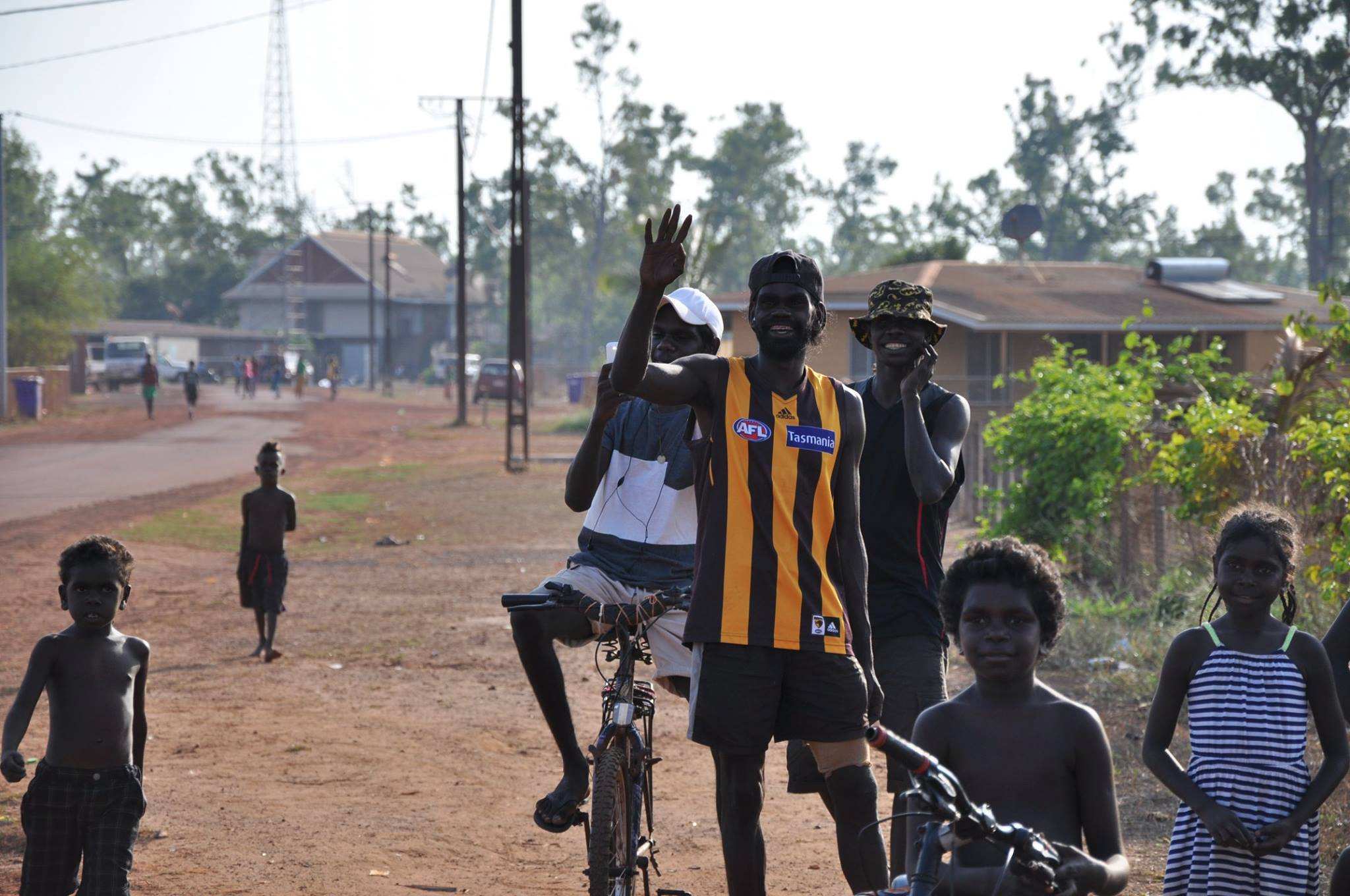 Santa visits remote NT Indigenous community of Ramingining - ABC News
