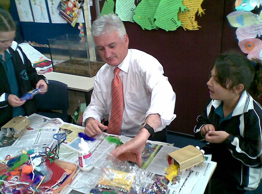 Carpenter spends last day campaigning at school - ABC News