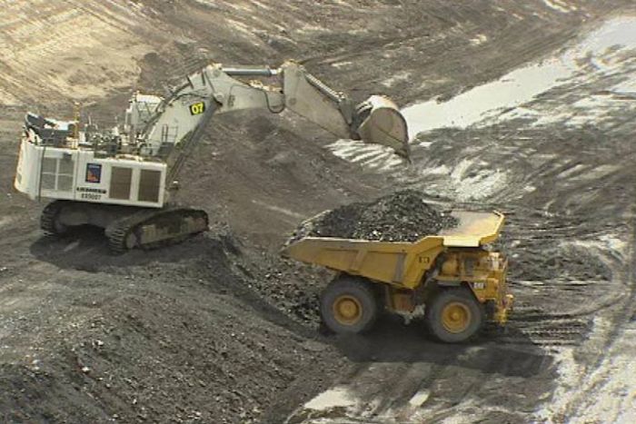 Findings released into exploding haul truck tyre - ABC News