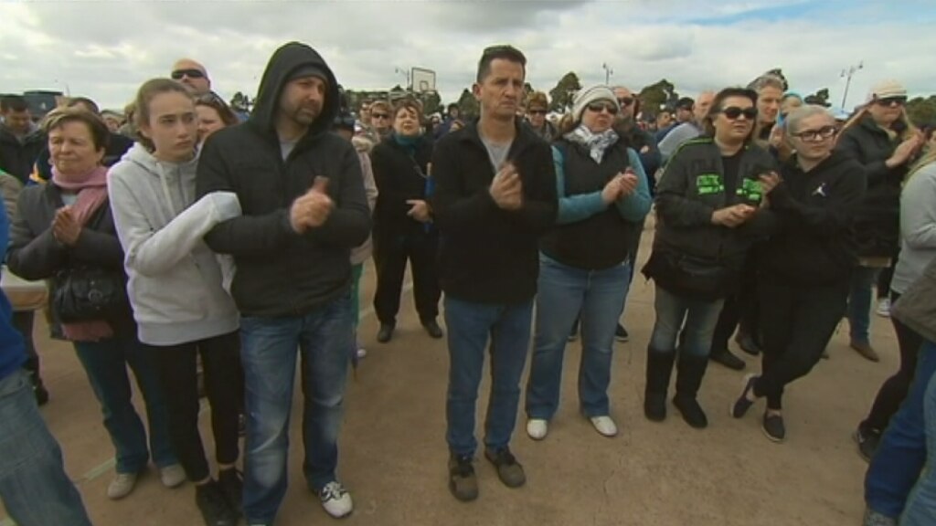 Caroline Springs residents rally for more police on streets after spate ...