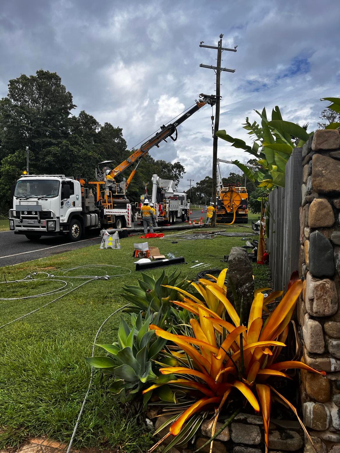 Car crash into power pole cuts electricity to most of Midge Point in ...