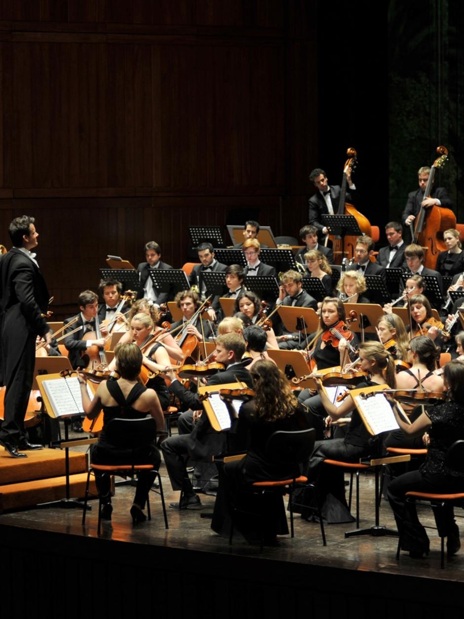 Virtual orchestra to take music to the bush - ABC listen