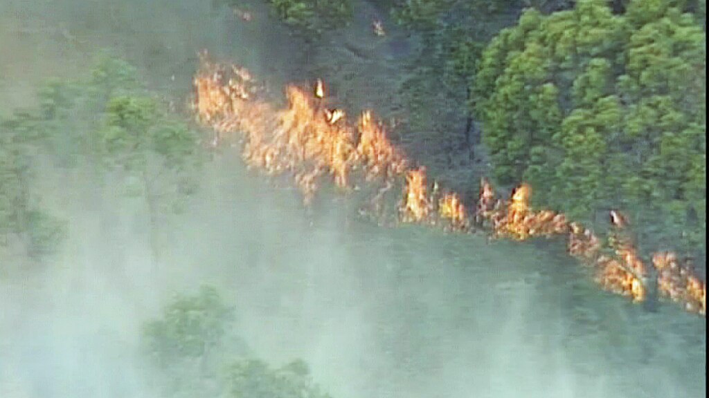 Victorian fires: Blaze breaks out at Echuca despite cool conditions ...