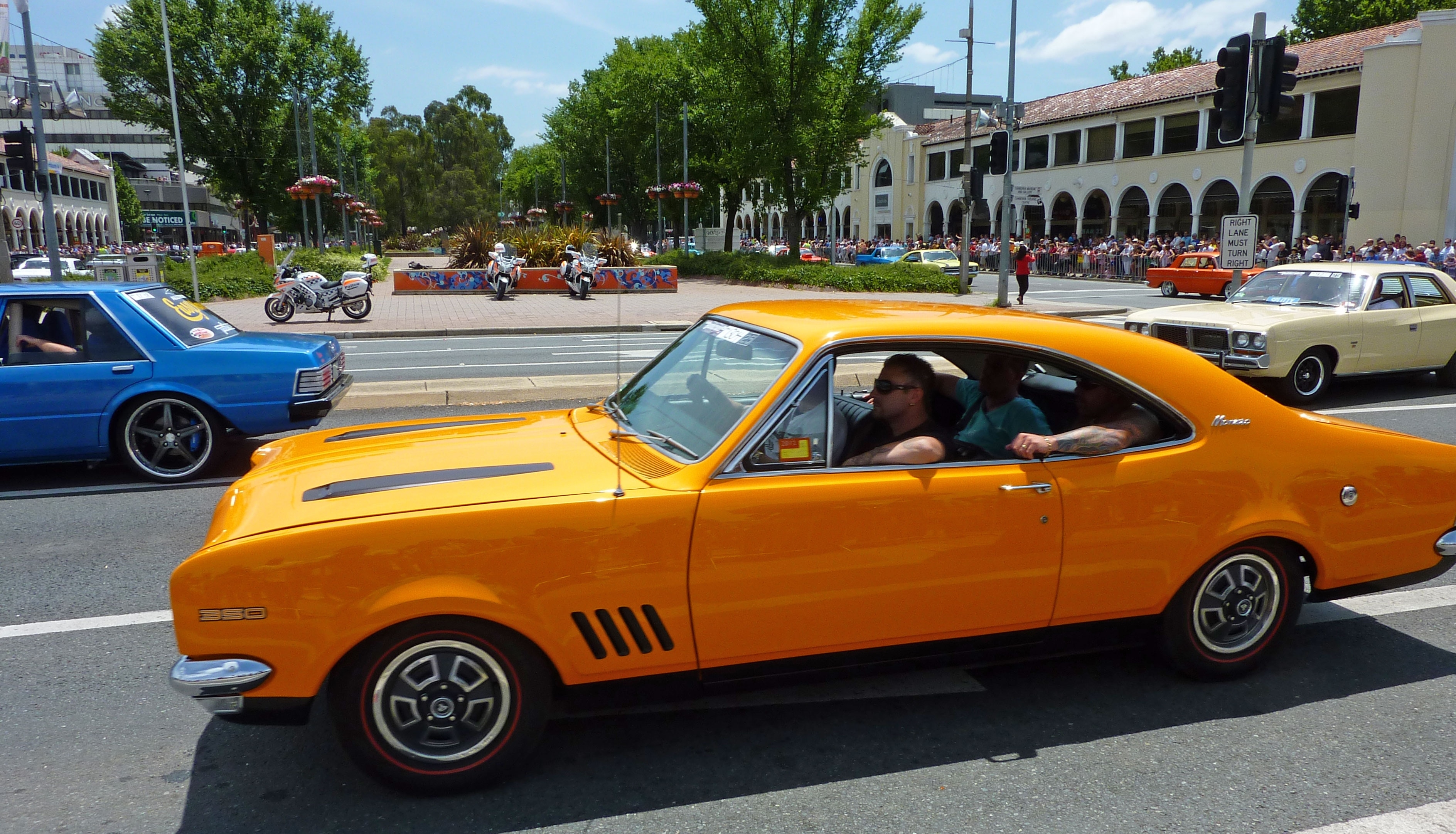 Street car festival to remain in Canberra - ABC News