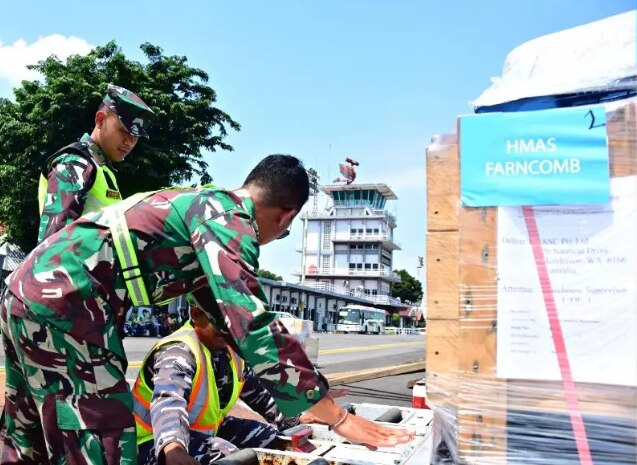 Collins-class submarine suffers on-board electrical fire - ABC News