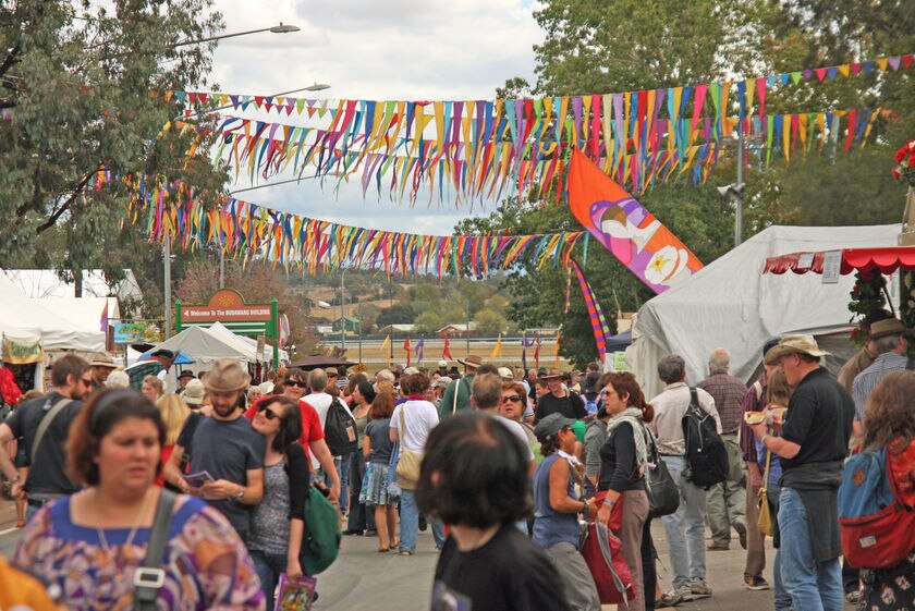 Folk festival enjoys record season - ABC News