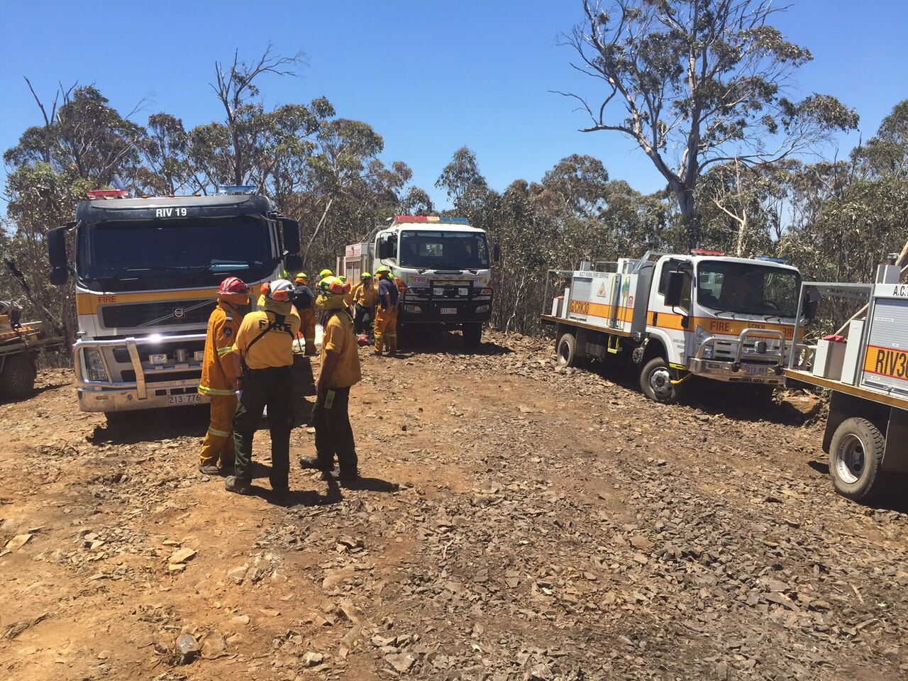 Hopes cool change will aid firefighters at Mount Clear south of ...