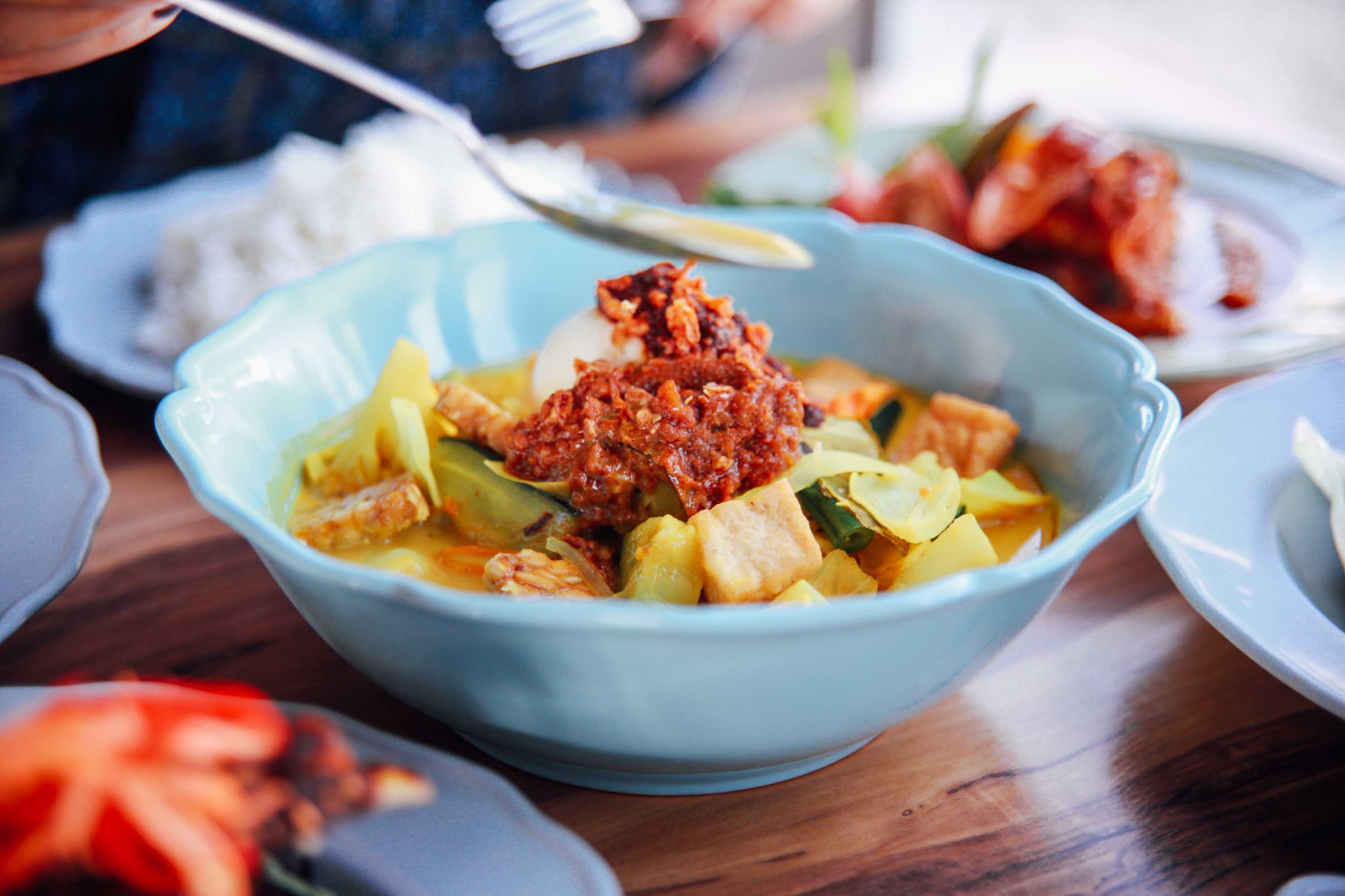 Sayur lemak lodeh (turmeric vegie curry) recipe - ABC News